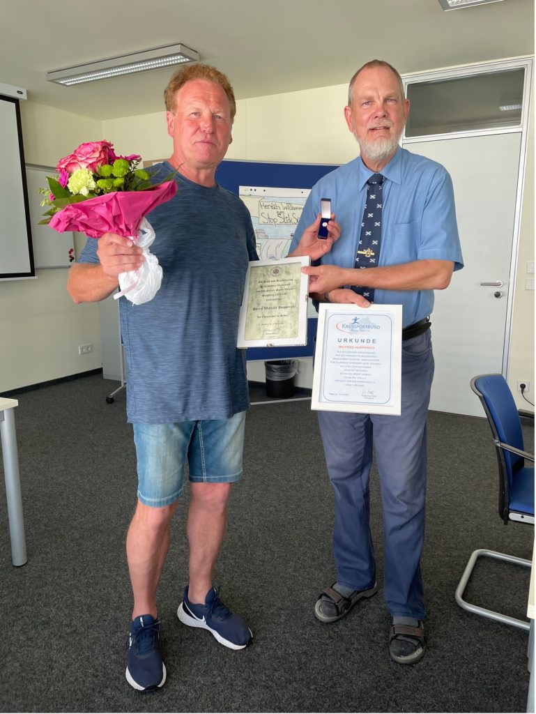 Ehrung Wilfried Hupperich, mehr als 20 Jahre zweiter Geschäftsführer ...